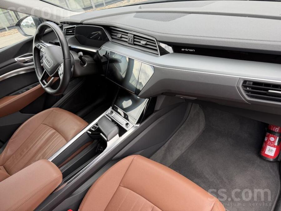 Pelēks Audi E-Tron 2022 Rīga, ar dzinēja tilpumu 0.00 L un nobraukumu 129 tūkst. km par 23990 €, foto 20 vietnē AUTOMOTO.COM.LV