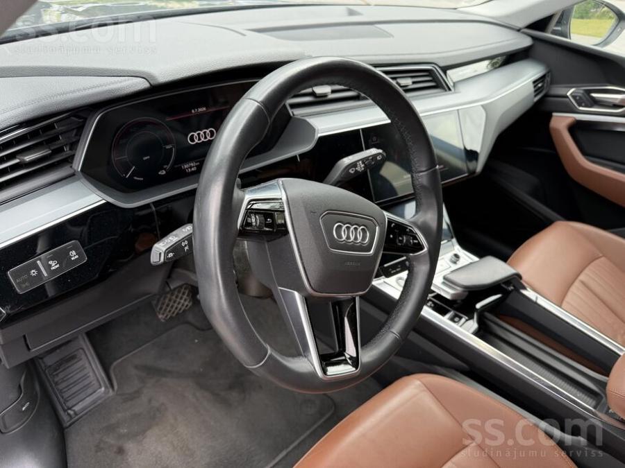 Pelēks Audi E-Tron 2022 Rīga, ar dzinēja tilpumu 0.00 L un nobraukumu 129 tūkst. km par 23990 €, foto 23 vietnē AUTOMOTO.COM.LV