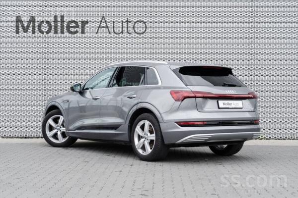 Grey Audi E-Tron 2022 in Riga, with an engine capacity of 0.00 L and mileage of 59 thousand km for 34150 €, photo 3 on AUTOMOTO.COM.LV