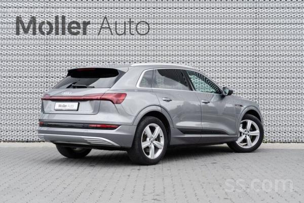 Grey Audi E-Tron 2022 in Riga, with an engine capacity of 0.00 L and mileage of 59 thousand km for 34150 €, photo 4 on AUTOMOTO.COM.LV