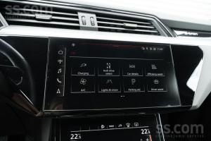 Серый Ауди E-Tron 2022 в Рига, объемом двигателя 0.00 л и пробегом 59 тыс. км за 34150 €, фото 21 на AUTOMOTO.COM.LV