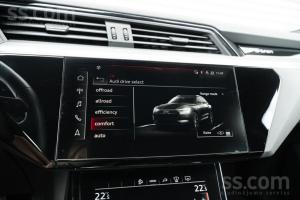 Серый Ауди E-Tron 2022 в Рига, объемом двигателя 0.00 л и пробегом 59 тыс. км за 34150 €, фото 22 на AUTOMOTO.COM.LV