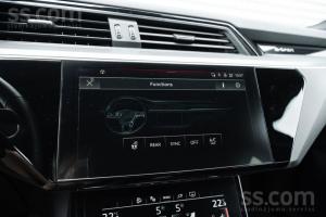 Pelēks Audi E-Tron 2022 Rīga, ar dzinēja tilpumu 0.00 L un nobraukumu 63 tūkst. km par 33350 €, foto 16 vietnē AUTOMOTO.COM.LV