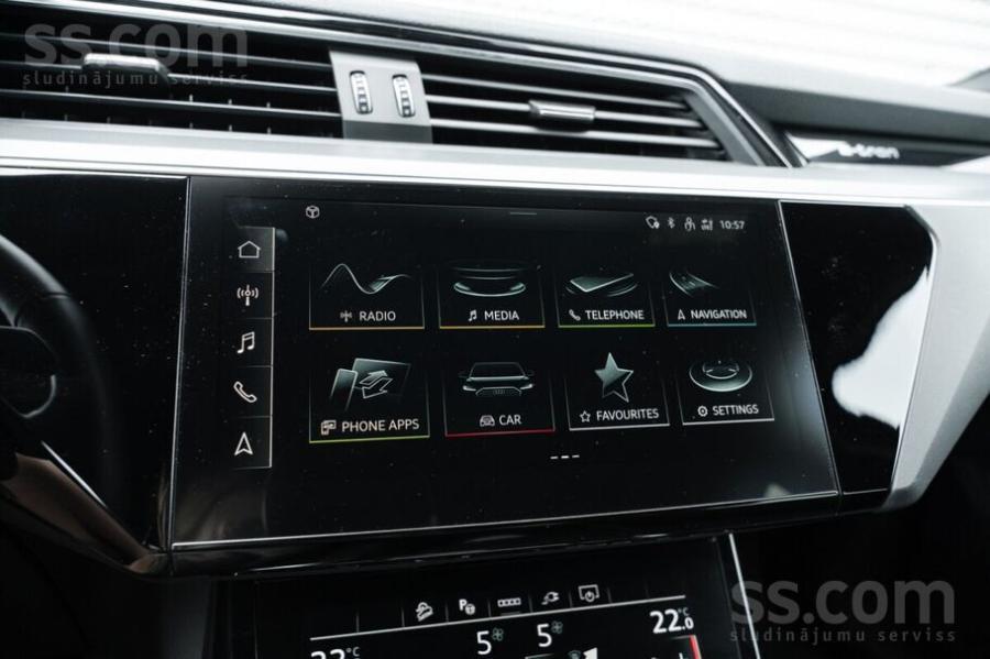 Pelēks Audi E-Tron 2022 Rīga, ar dzinēja tilpumu 0.00 L un nobraukumu 63 tūkst. km par 33350 €, foto 18 vietnē AUTOMOTO.COM.LV
