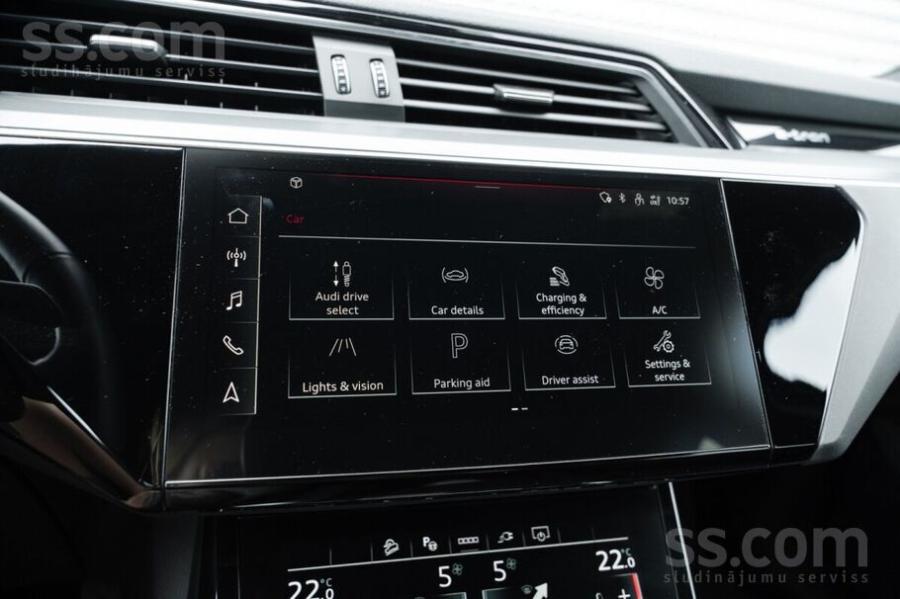 Pelēks Audi E-Tron 2022 Rīga, ar dzinēja tilpumu 0.00 L un nobraukumu 63 tūkst. km par 33350 €, foto 19 vietnē AUTOMOTO.COM.LV