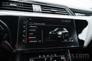 Pelēks Audi E-Tron 2022 Rīga, ar dzinēja tilpumu 0.00 L un nobraukumu 63 tūkst. km par 33350 €, foto 20 vietnē AUTOMOTO.COM.LV