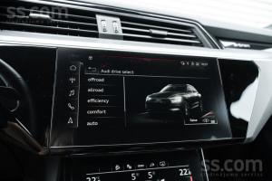 Pelēks Audi E-Tron 2022 Rīga, ar dzinēja tilpumu 0.00 L un nobraukumu 63 tūkst. km par 33350 €, foto 21 vietnē AUTOMOTO.COM.LV