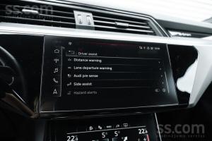 Pelēks Audi E-Tron 2022 Rīga, ar dzinēja tilpumu 0.00 L un nobraukumu 63 tūkst. km par 33350 €, foto 24 vietnē AUTOMOTO.COM.LV
