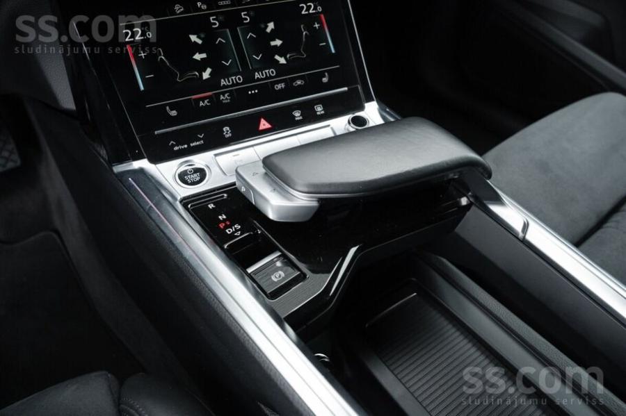 Pelēks Audi E-Tron 2022 Rīga, ar dzinēja tilpumu 0.00 L un nobraukumu 63 tūkst. km par 33350 €, foto 28 vietnē AUTOMOTO.COM.LV