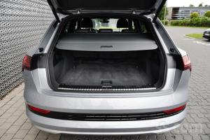 Pelēks Audi E-Tron 2022 Rīga, ar dzinēja tilpumu 0.00 L un nobraukumu 63 tūkst. km par 33350 €, foto 31 vietnē AUTOMOTO.COM.LV