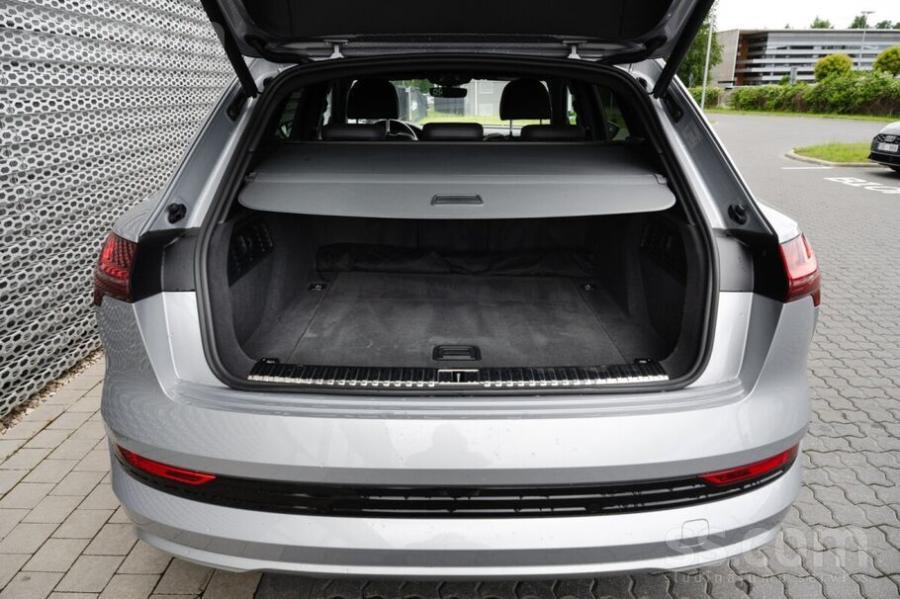 Pelēks Audi E-Tron 2022 Rīga, ar dzinēja tilpumu 0.00 L un nobraukumu 63 tūkst. km par 33350 €, foto 31 vietnē AUTOMOTO.COM.LV