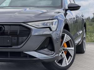 Серый Ауди E-Tron 2022 в Таураге, объемом двигателя 0.00 л и пробегом 138 тыс. км за 27500 €, фото 4 на AUTOMOTO.COM.LV