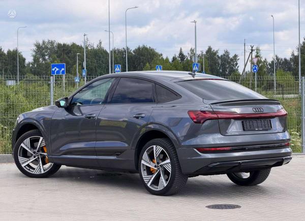 Grey Audi E-Tron 2022 in Taurage, with an engine capacity of 0.00 L and mileage of 138 thousand km for 27500 €, photo 9 on AUTOMOTO.COM.LV