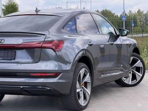 Серый Ауди E-Tron 2022 в Таураге, объемом двигателя 0.00 л и пробегом 138 тыс. км за 27500 €, фото 13 на AUTOMOTO.COM.LV