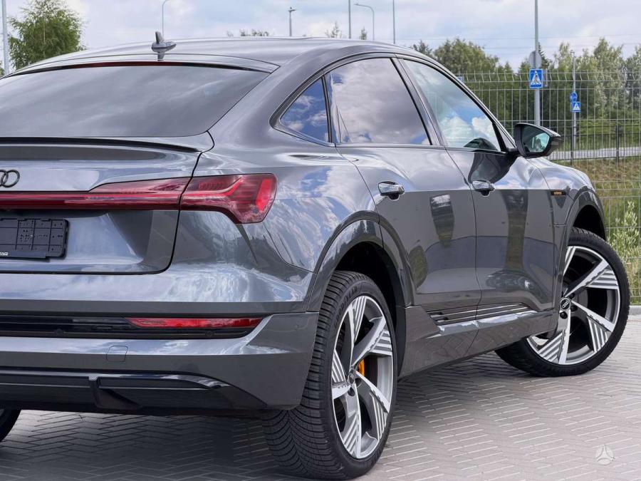Серый Ауди E-Tron 2022 в Таураге, объемом двигателя 0.00 л и пробегом 138 тыс. км за 27500 €, фото 13 на AUTOMOTO.COM.LV