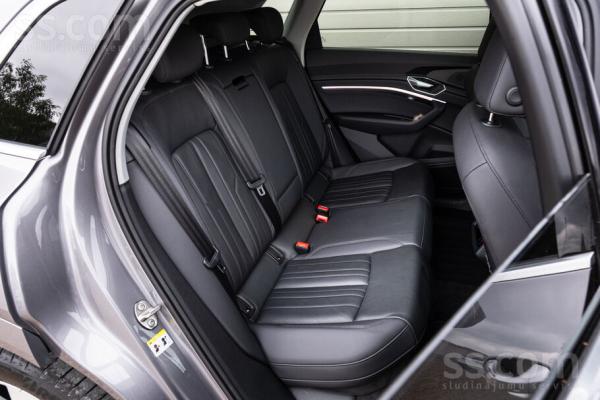 Grey Audi E-Tron 2022 in Jelgava, with an engine capacity of 0.00 L and mileage of 72 thousand km for 32950 €, photo 6 on AUTOMOTO.COM.LV