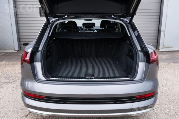 Grey Audi E-Tron 2022 in Jelgava, with an engine capacity of 0.00 L and mileage of 72 thousand km for 32950 €, photo 7 on AUTOMOTO.COM.LV