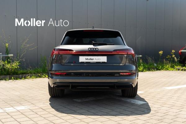 Pelēks Audi E-Tron 2022 Viļņa, ar dzinēja tilpumu 0.10 L un nobraukumu 70 tūkst. km par 42750 €, foto 5 vietnē AUTOMOTO.COM.LV