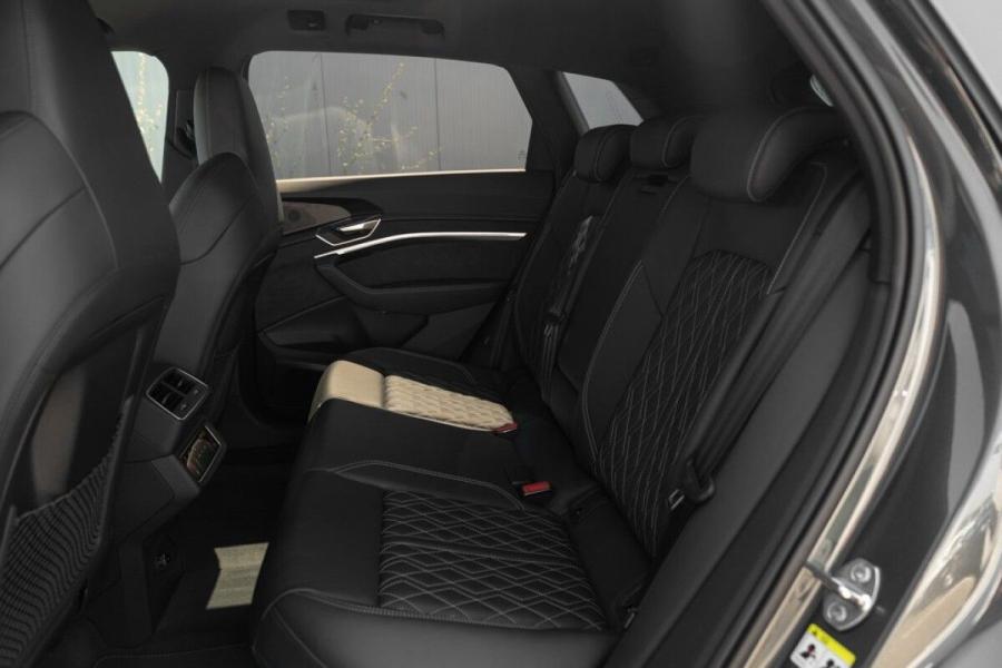Pelēks Audi E-Tron 2022 Viļņa, ar dzinēja tilpumu 0.10 L un nobraukumu 70 tūkst. km par 42750 €, foto 10 vietnē AUTOMOTO.COM.LV