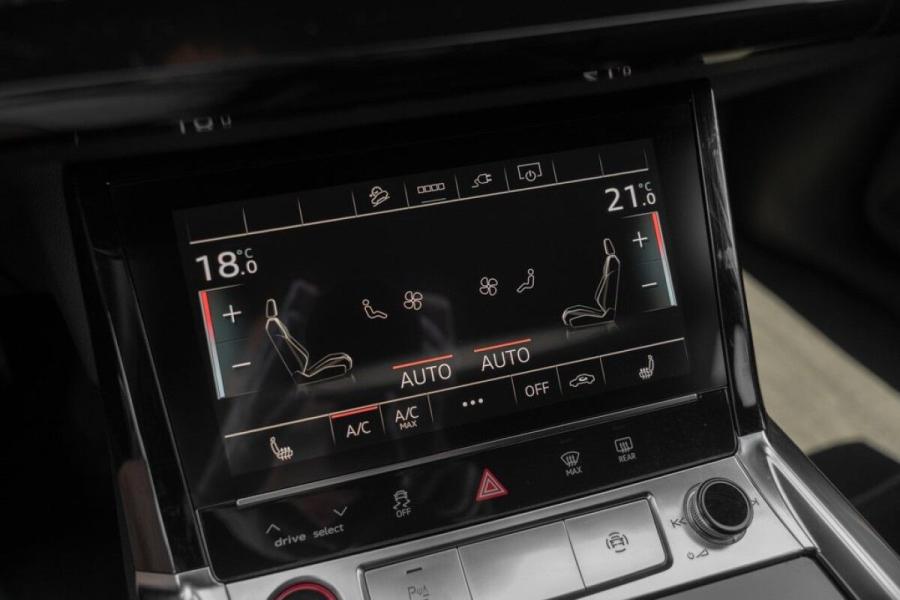 Pelēks Audi E-Tron 2022 Viļņa, ar dzinēja tilpumu 0.10 L un nobraukumu 70 tūkst. km par 42750 €, foto 12 vietnē AUTOMOTO.COM.LV