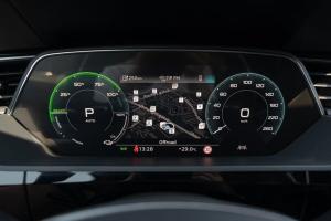 Pelēks Audi E-Tron 2022 Viļņa, ar dzinēja tilpumu 0.10 L un nobraukumu 70 tūkst. km par 42750 €, foto 23 vietnē AUTOMOTO.COM.LV
