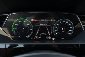 Pelēks Audi E-Tron 2022 Viļņa, ar dzinēja tilpumu 0.10 L un nobraukumu 70 tūkst. km par 42750 €, foto 24 vietnē AUTOMOTO.COM.LV