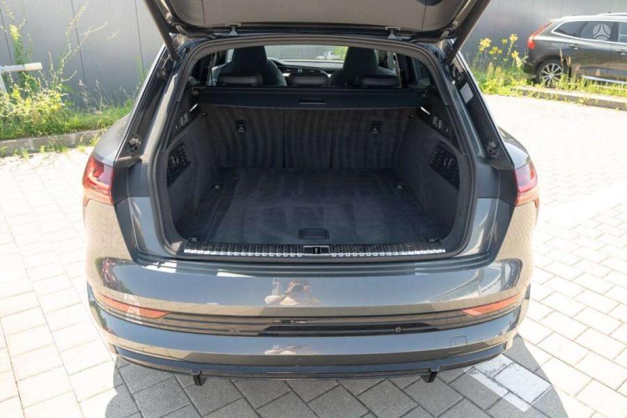 Grey Audi E-Tron 2022 in Vilnius, with an engine capacity of 0.10 L and mileage of 70 thousand km for 42750 €, photo 27 on AUTOMOTO.COM.LV