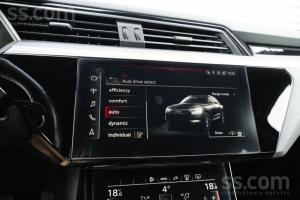 Pelēks Audi E-Tron 2022 Rīga, ar dzinēja tilpumu 0.00 L un nobraukumu 61 tūkst. km par 43200 €, foto 24 vietnē AUTOMOTO.COM.LV