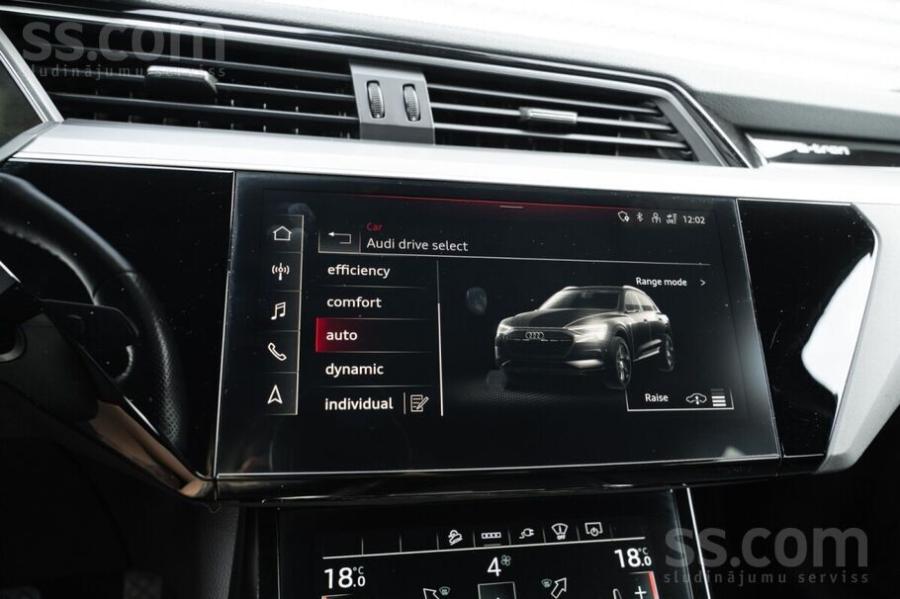 Pelēks Audi E-Tron 2022 Rīga, ar dzinēja tilpumu 0.00 L un nobraukumu 61 tūkst. km par 43200 €, foto 24 vietnē AUTOMOTO.COM.LV
