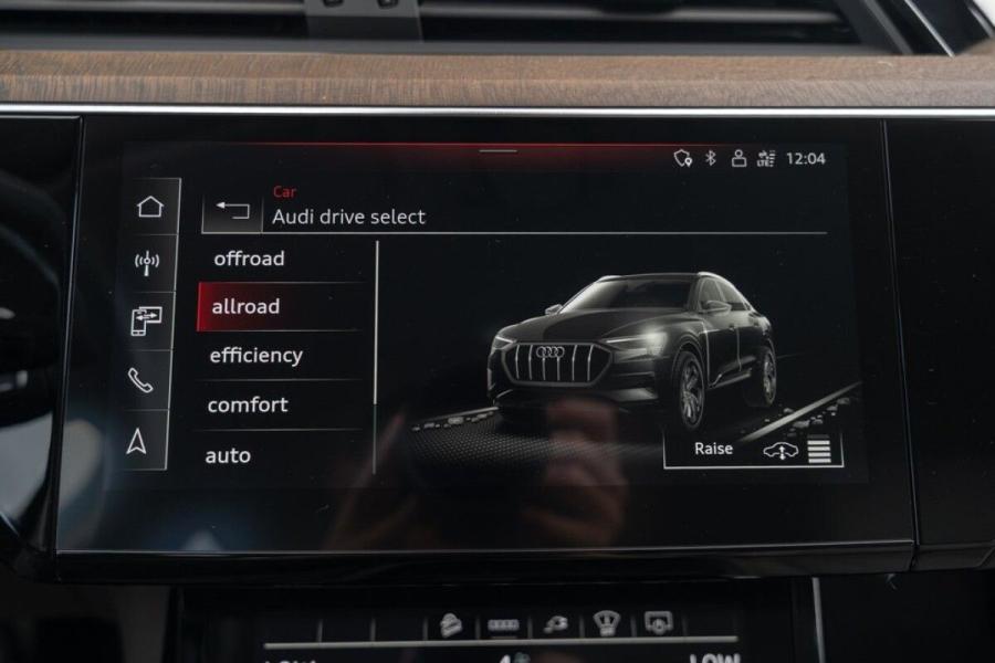 Серый Ауди E-Tron 2022 в Вильнюс, объемом двигателя 0.00 л и пробегом 29 тыс. км за 37450 €, фото 25 на AUTOMOTO.COM.LV