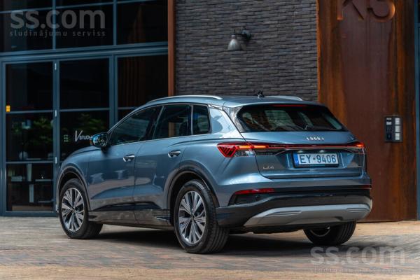Grey Audi E-Tron 2022 in Riga, with an engine capacity of 0.00 L and mileage of 17 thousand km for 34500 €, photo 3 on AUTOMOTO.COM.LV
