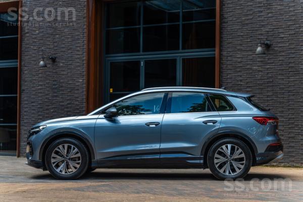 Grey Audi E-Tron 2022 in Riga, with an engine capacity of 0.00 L and mileage of 17 thousand km for 34500 €, photo 5 on AUTOMOTO.COM.LV