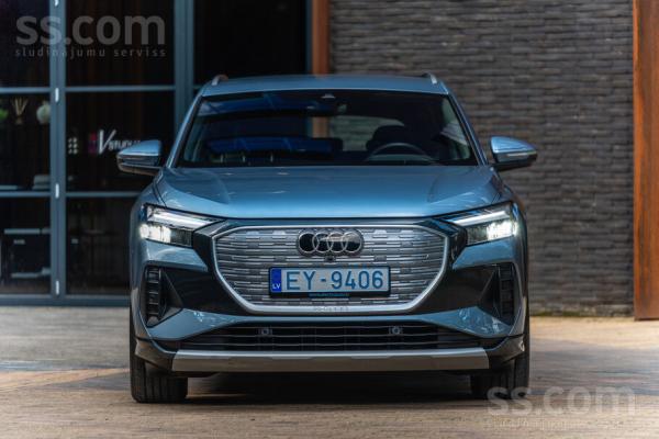 Grey Audi E-Tron 2022 in Riga, with an engine capacity of 0.00 L and mileage of 17 thousand km for 34500 €, photo 7 on AUTOMOTO.COM.LV