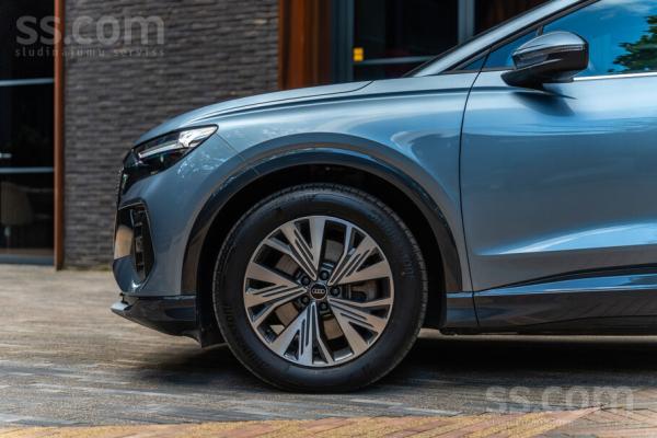 Grey Audi E-Tron 2022 in Riga, with an engine capacity of 0.00 L and mileage of 17 thousand km for 34500 €, photo 9 on AUTOMOTO.COM.LV