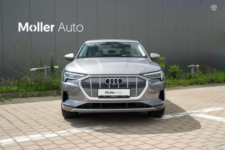Grey Audi E-Tron 2022 in Vilnius, with an engine capacity of 0.00 L and mileage of 29 thousand km for 37450 €, photo 3 on AUTOMOTO.COM.LV