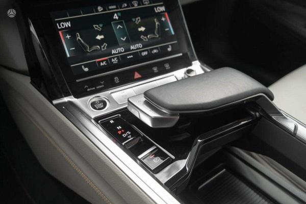 Grey Audi E-Tron 2022 in Vilnius, with an engine capacity of 0.00 L and mileage of 29 thousand km for 37450 €, photo 8 on AUTOMOTO.COM.LV