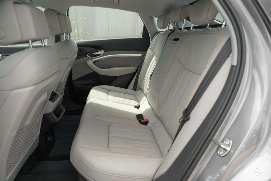 Grey Audi E-Tron 2022 in Vilnius, with an engine capacity of 0.00 L and mileage of 29 thousand km for 37450 €, photo 13 on AUTOMOTO.COM.LV
