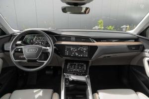 Grey Audi E-Tron 2022 in Vilnius, with an engine capacity of 0.00 L and mileage of 29 thousand km for 37450 €, photo 14 on AUTOMOTO.COM.LV