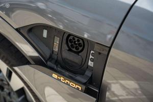 Grey Audi E-Tron 2022 in Vilnius, with an engine capacity of 0.00 L and mileage of 29 thousand km for 37450 €, photo 19 on AUTOMOTO.COM.LV