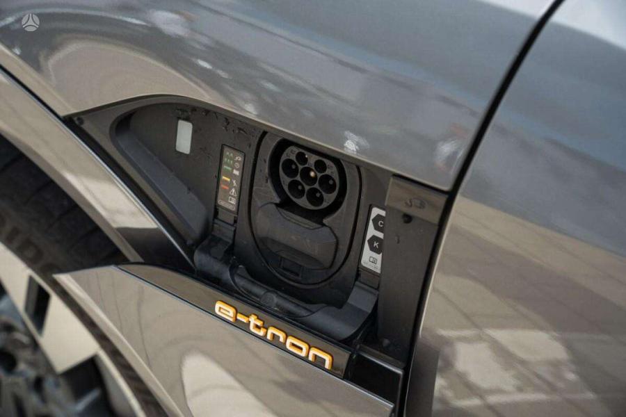 Grey Audi E-Tron 2022 in Vilnius, with an engine capacity of 0.00 L and mileage of 29 thousand km for 37450 €, photo 19 on AUTOMOTO.COM.LV