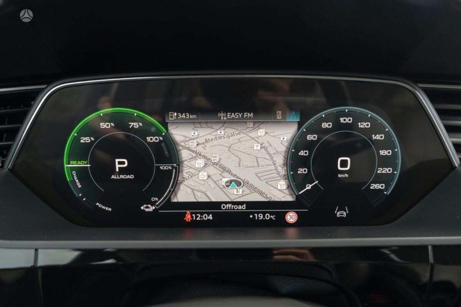Grey Audi E-Tron 2022 in Vilnius, with an engine capacity of 0.00 L and mileage of 29 thousand km for 37450 €, photo 21 on AUTOMOTO.COM.LV
