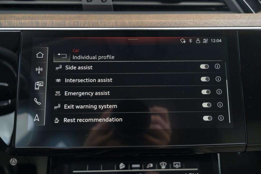 Grey Audi E-Tron 2022 in Vilnius, with an engine capacity of 0.00 L and mileage of 29 thousand km for 37450 €, photo 27 on AUTOMOTO.COM.LV