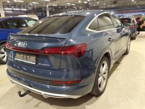 Pelēks Audi E-Tron 2022 Rīga, ar dzinēja tilpumu 0.00 L un nobraukumu 99 tūkst. km par 29999 €, foto 3 vietnē AUTOMOTO.COM.LV