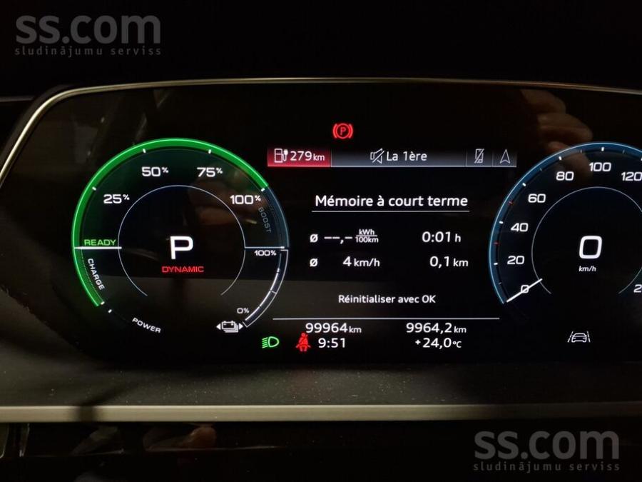Pelēks Audi E-Tron 2022 Rīga, ar dzinēja tilpumu 0.00 L un nobraukumu 99 tūkst. km par 29999 €, foto 5 vietnē AUTOMOTO.COM.LV