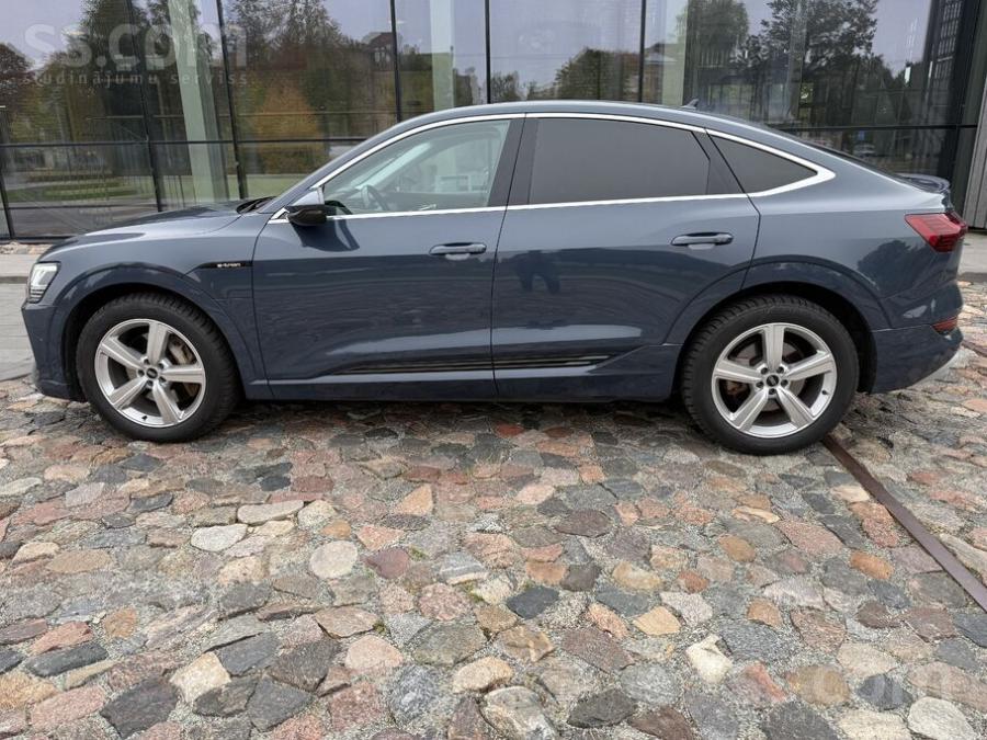 Pelēks Audi E-Tron 2022 Rīga, ar dzinēja tilpumu 0.00 L un nobraukumu 100 tūkst. km par 29999 €, foto 4 vietnē AUTOMOTO.COM.LV