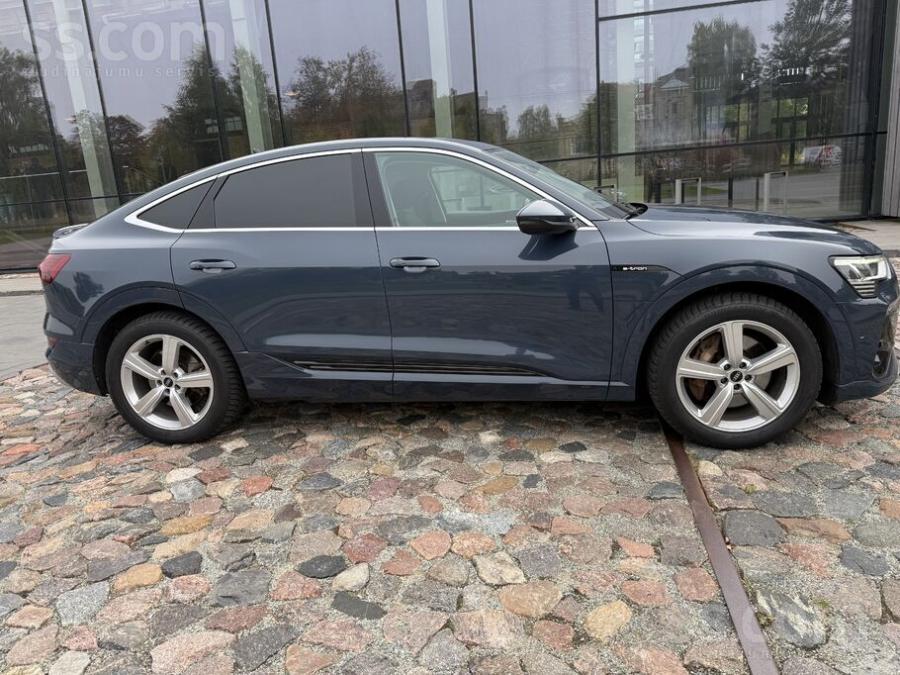 Pelēks Audi E-Tron 2022 Rīga, ar dzinēja tilpumu 0.00 L un nobraukumu 100 tūkst. km par 29999 €, foto 6 vietnē AUTOMOTO.COM.LV