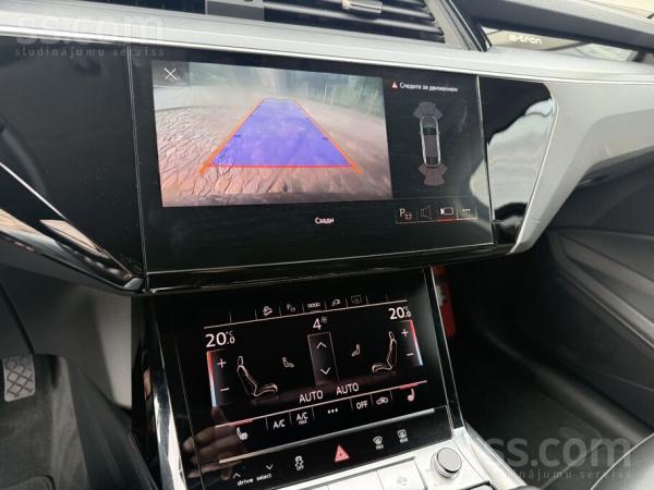 Серый Ауди E-Tron 2022 в Рига, объемом двигателя 0.00 л и пробегом 100 тыс. км за 29999 €, фото 11 на AUTOMOTO.COM.LV