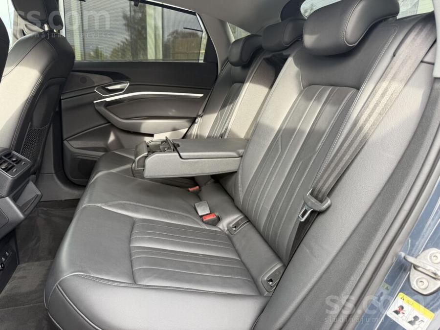 Pelēks Audi E-Tron 2022 Rīga, ar dzinēja tilpumu 0.00 L un nobraukumu 100 tūkst. km par 29999 €, foto 13 vietnē AUTOMOTO.COM.LV