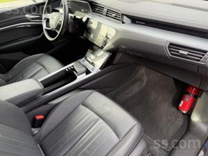 Pelēks Audi E-Tron 2022 Rīga, ar dzinēja tilpumu 0.00 L un nobraukumu 100 tūkst. km par 29999 €, foto 16 vietnē AUTOMOTO.COM.LV