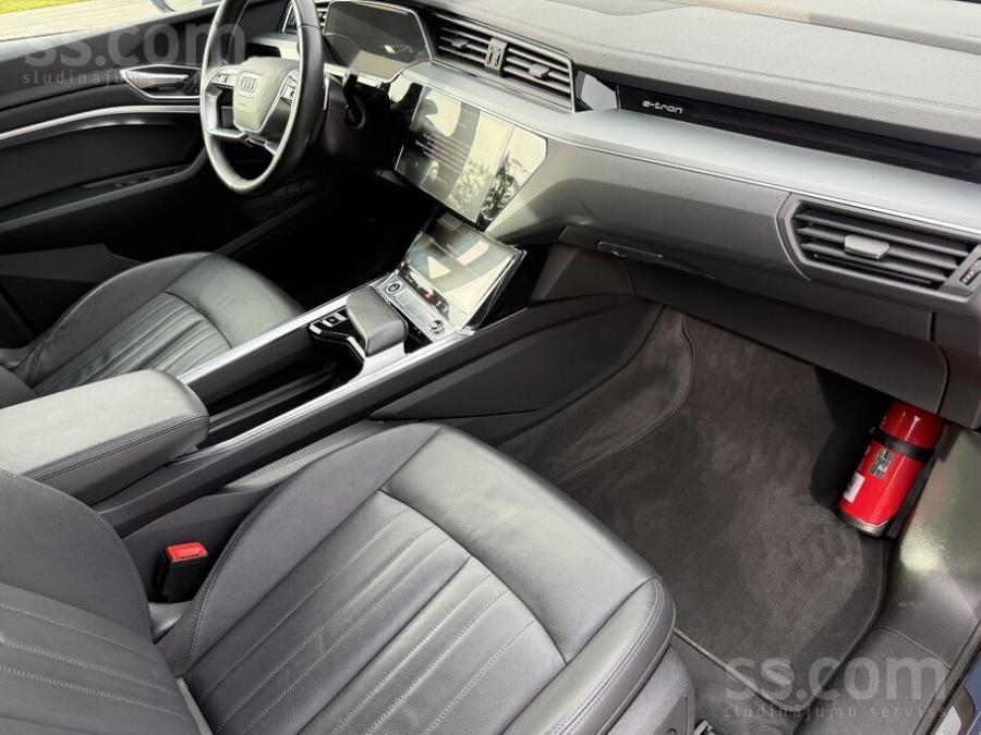 Pelēks Audi E-Tron 2022 Rīga, ar dzinēja tilpumu 0.00 L un nobraukumu 100 tūkst. km par 29999 €, foto 16 vietnē AUTOMOTO.COM.LV
